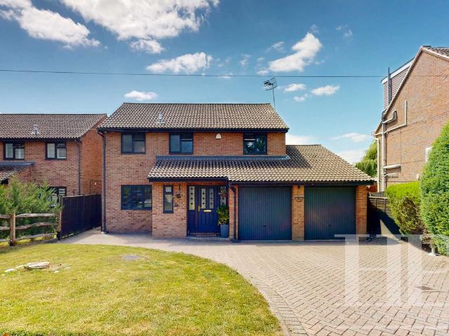 Park Road, Smallfield RH6, 4 bed detached house to rent, £2,750 pcm | PrimeLocation
