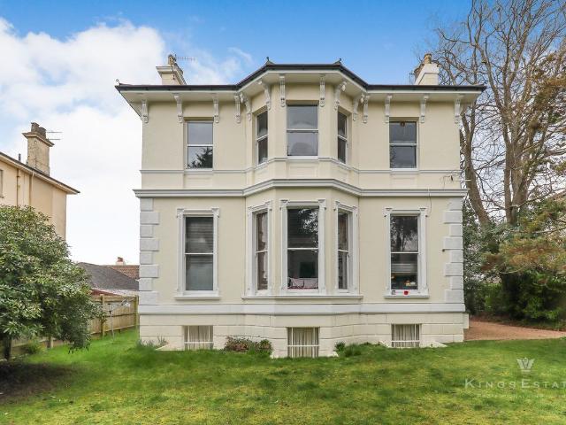 Park Road, Southborough TN4, 1 bed flat to rent, £1,200 pcm | PrimeLocation