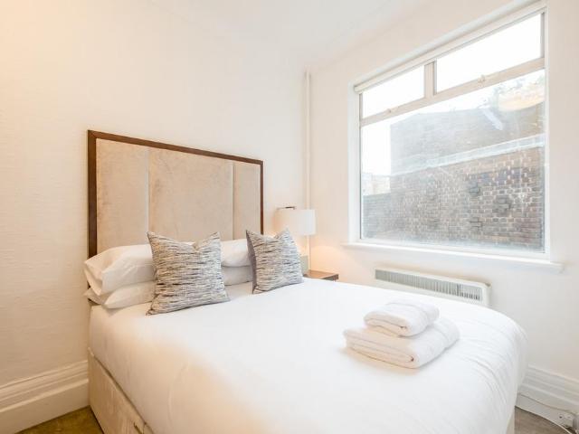 Park Road, St John's Wood, NW8 2 bed flat to rent £3,727 pcm £860 pw