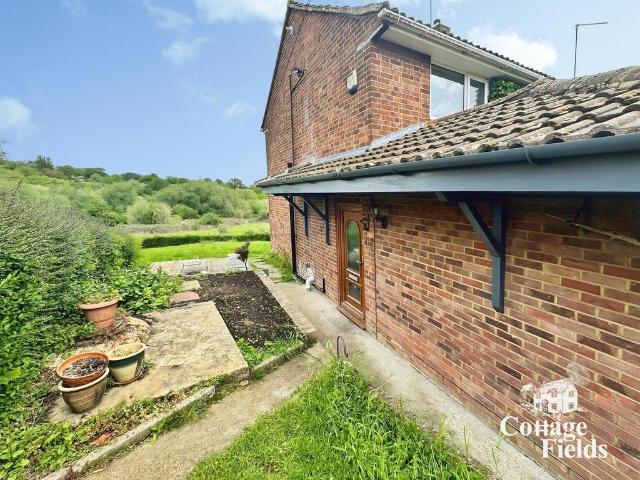Park Road, Potters Bar EN6 4 bed end of terrace house to rent £2,700 pcm £623 pw