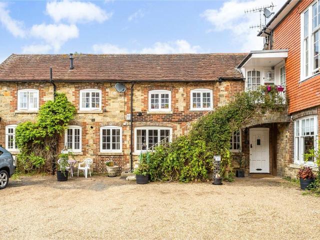 Park Road, Petworth, West Sussex, GU28 2 bed apartment to rent £1,775 pcm £410 pw