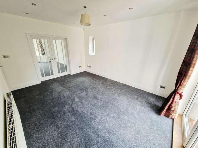 Park Road, Prestwich, M25