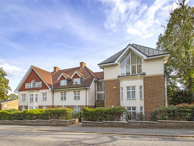 Park Road, Radlett, Hertfordshire, WD7 2 bed apartment to rent £2,100 pcm £485 pw