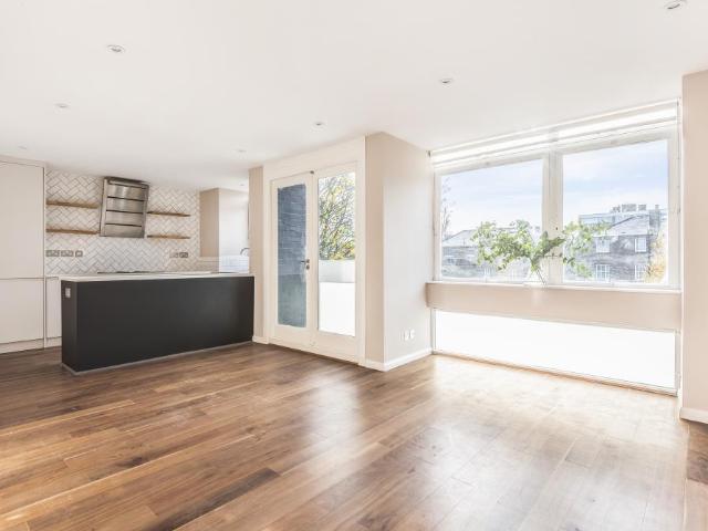 Park Road, Richmond, TW10 2 bed apartment to rent £2,350 pcm £542 pw