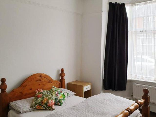 Park Road West, Wolverhampton WV1, 6 bed shared accommodation to rent, £498 pppm | PrimeLocation
