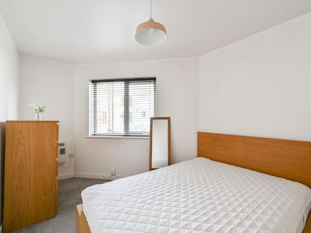 Park Road, Tooting, London SW19, 2 bed flat to rent, £2,100 pcm | PrimeLocation