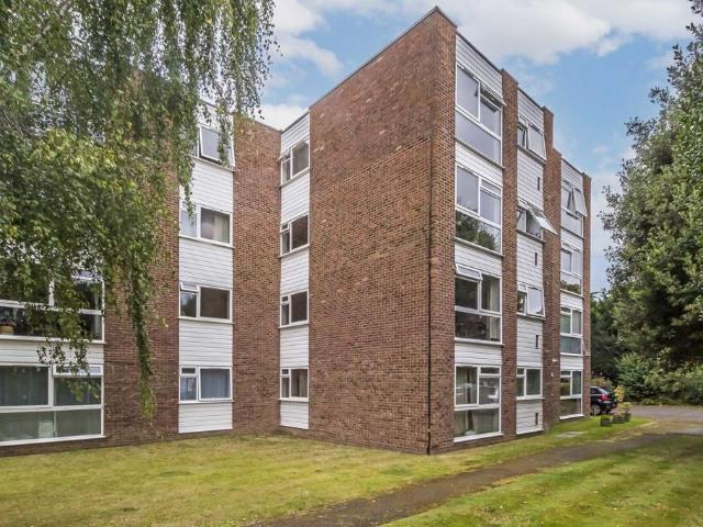 Park Road, Teddington TW11 1 bed flat to rent £1,750 pcm £404 pw