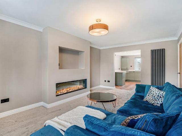 Park Road, Timperley, WA14 5AS 3 bed mews to rent £2,400 pcm £554 pw