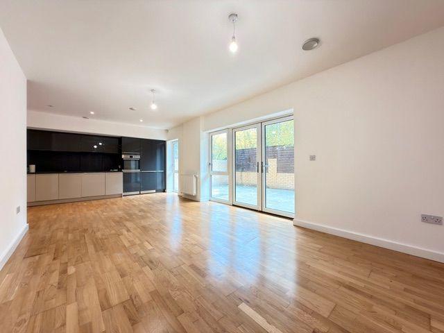 Park Royal, London NW10 2 bed flat to rent £2,250 pcm £519 pw