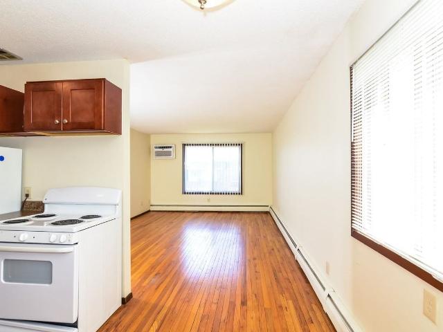 Park St Apartments 1 Bedroom Apartment for Rent at 1310 Park St, St. Paul, MN 55117 North of Maryland
