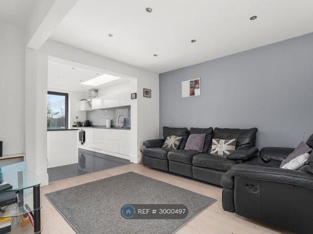 Park St Lane, St Albans AL2, 4 bed semi detached house to rent, £2,900 pcm | PrimeLocation