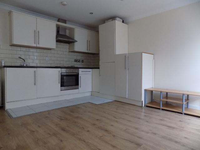 Park Street West, Luton, Bedfordshire LU1, 1 bed flat to rent, £800 pcm | PrimeLocation