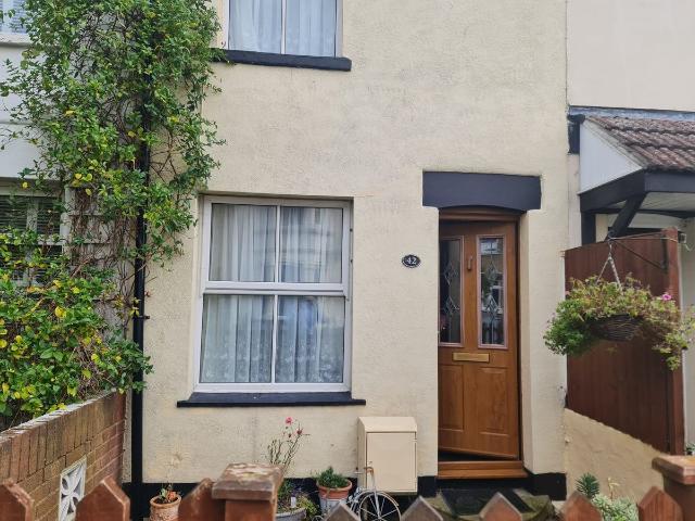 Park Street, Westcliff On Sea SS0, 2 bed end terrace house to rent, £1,350 pcm | PrimeLocation