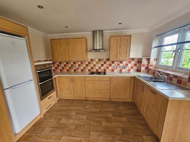 Park Street, Aylesbury HP20, 2 bed flat to rent, £1,350 pcm | PrimeLocation