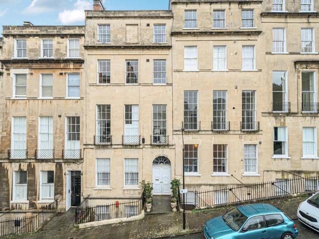 Park Street Bath BA1 2 bed apartment to rent £1,700 pcm £392 pw