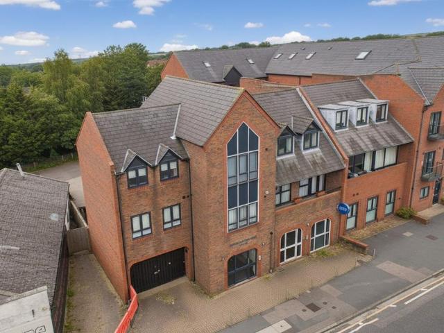 Park Street, Camberley, Surrey, GU15 1 bed flat to rent £1,050 pcm £242 pw