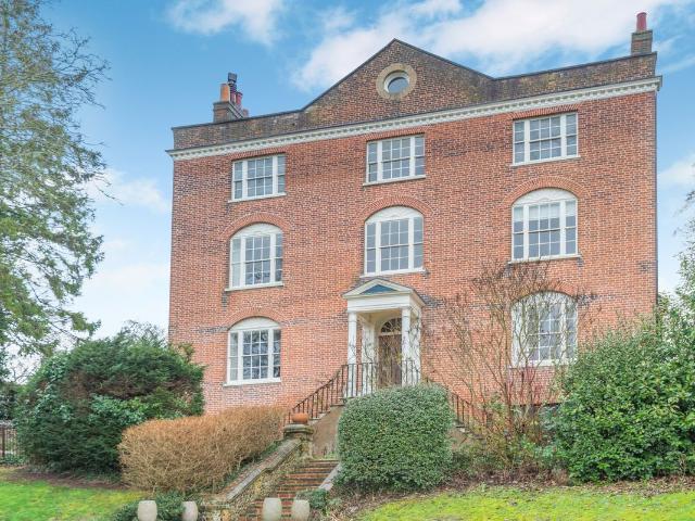 Park Street, Hatfield AL9, 3 bed flat to rent, £1,950 pcm | PrimeLocation