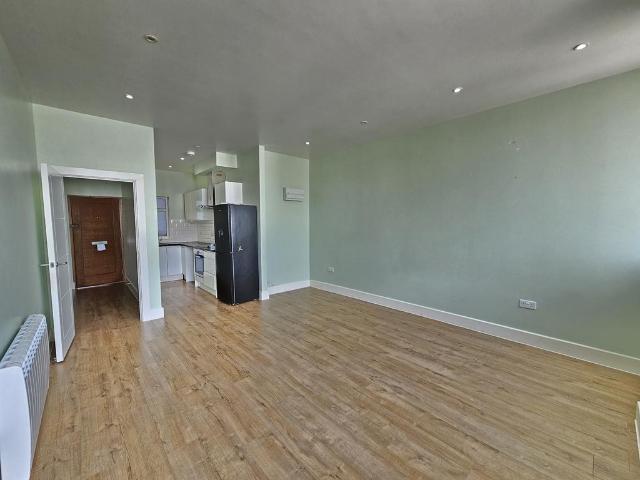 Park Street, Luton LU1 1 bed flat to rent £1,000 pcm £231 pw