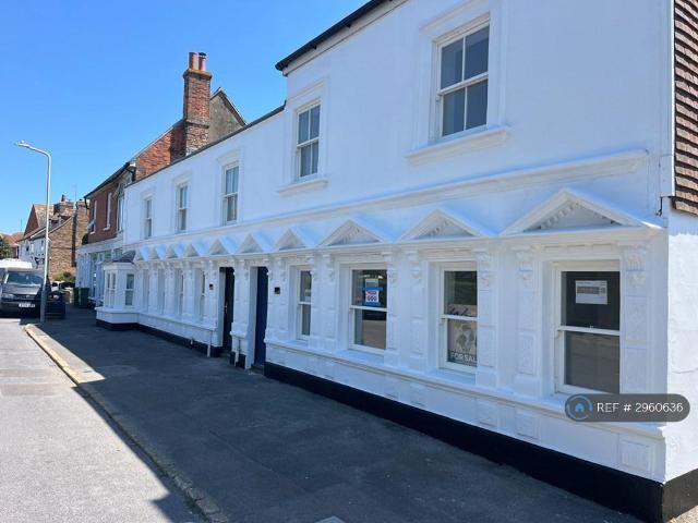 Park Street, Lydd, TN29 2 bed terraced house to rent £1,575 pcm £363 pw