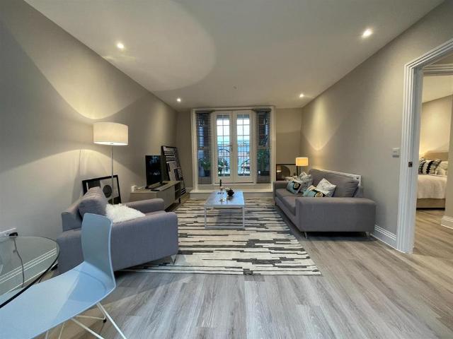 Park Street, Maidenhead, Berkshire 2 bed apartment to rent £1,750 pcm £404 pw