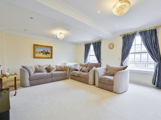 Park Street, Mayfair, London, W1K 3 bed flat to rent £6,933 pcm £1,600 pw