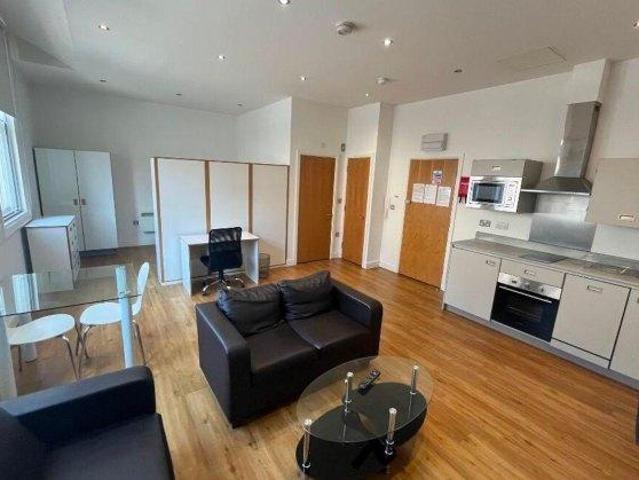 Park Street Studio to rent £1,650 pcm £381 pw