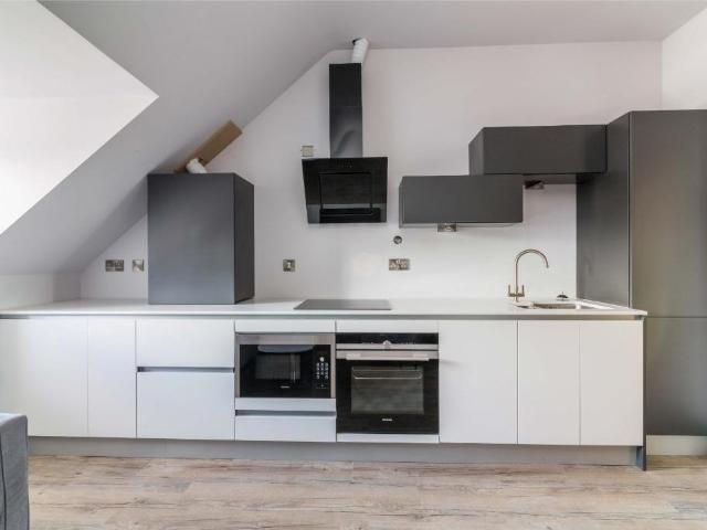 Park Suites, Nottingham NG7 1 bed flat to rent £1,048 pcm £242 pw