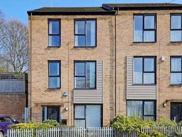 Park Spring Drive, Sheffield, 4 Bedroom Semi detached