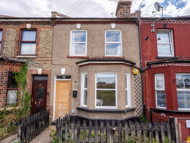 Park Terrace, Greenhithe, Kent DA9, 3 bed terraced house to rent, £1,650 pcm | PrimeLocation