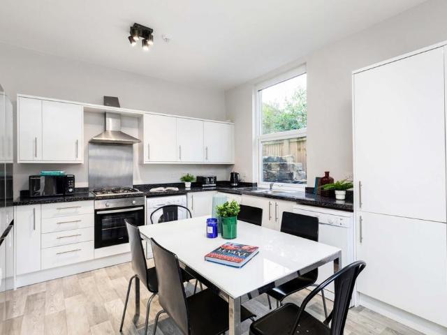 Park Terrace, Leeds LS6 6 bed house to rent £3,328 pcm £768 pw