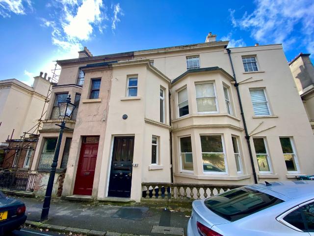 Park Valley, Nottingham NG7, 2 bed flat to rent, £1,625 pcm | PrimeLocation