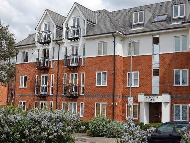 Park View Close, St Albans 2 bed flat to rent £1,550 pcm £358 pw