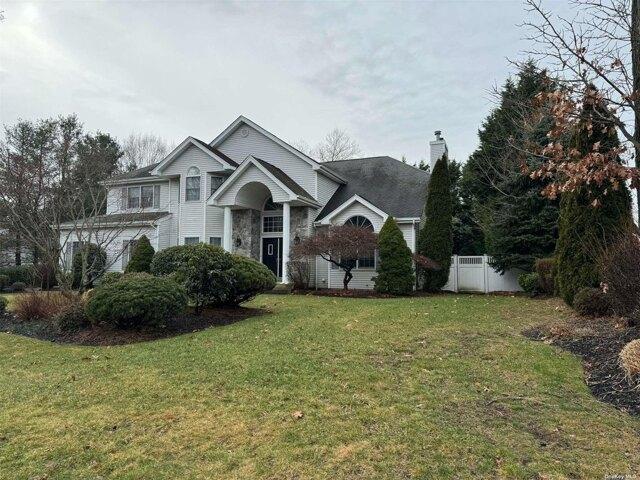 Park View Ln, Lake Grove, Home For Sale