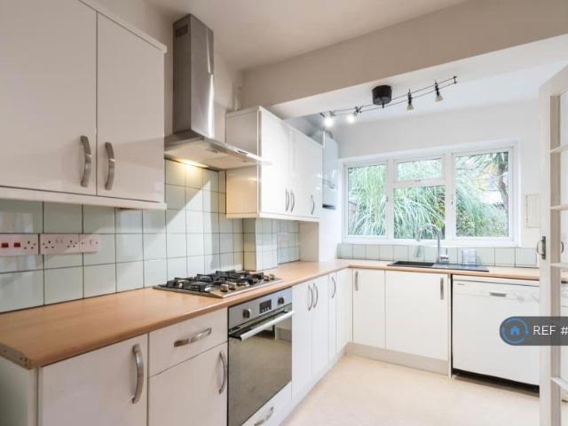 Park View, London, W3 5 bed detached house to rent £4,300 pcm £992 pw