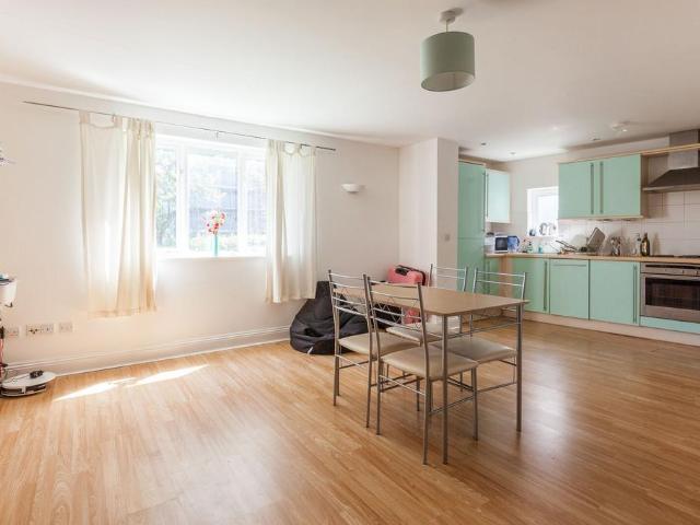 Park View Mews, Stockwell, London, SW9 2 bed flat to rent £2,750 pcm £635 pw