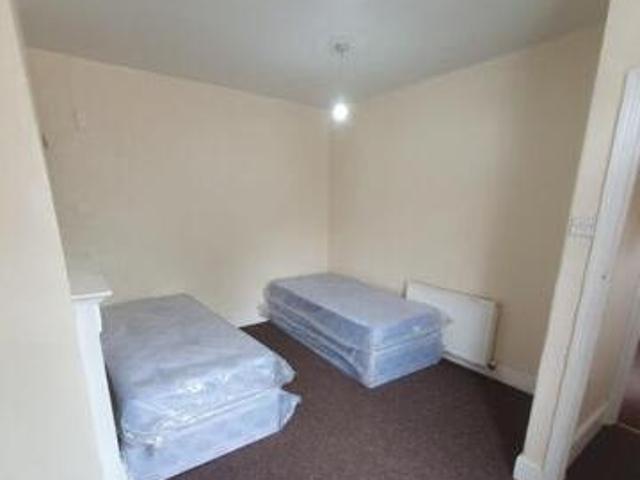 Park View Road, London, 2 Bedroom Ground