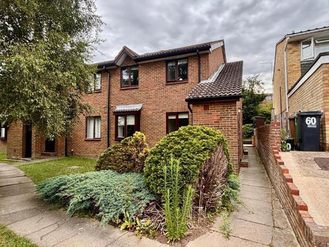 Park View Road, Redhill 2 bed maisonette to rent £1,650 pcm £381 pw