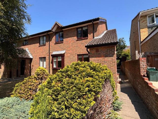 Park View Road, Redhill 2 bed apartment to rent £1,550 pcm £358 pw