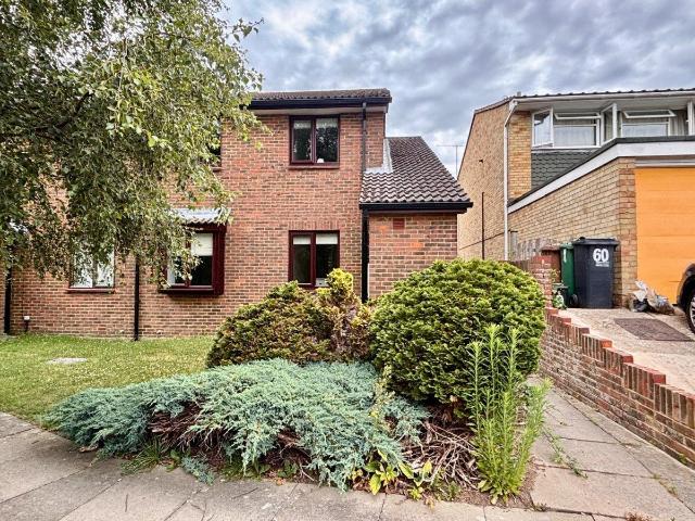 Park View Road, Salfords RH1, 2 bed flat to rent, £1,550 pcm | PrimeLocation