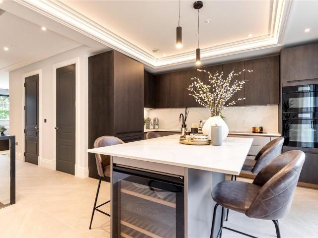 Park View, Wimbledon, London, SW19 6 bed end of terrace house to rent £12,500 pcm £2,885 pw