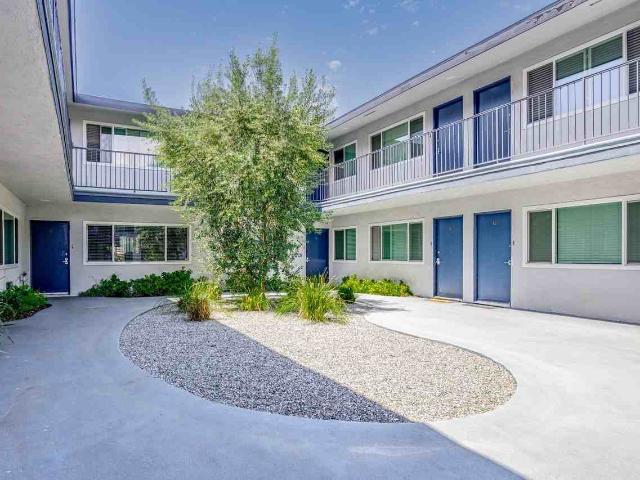 Park Villa Student Apartments 3 Bedroom Apartment for Rent at 1761 Park Ave, Long Beach, CA 90815 Traffic Circle