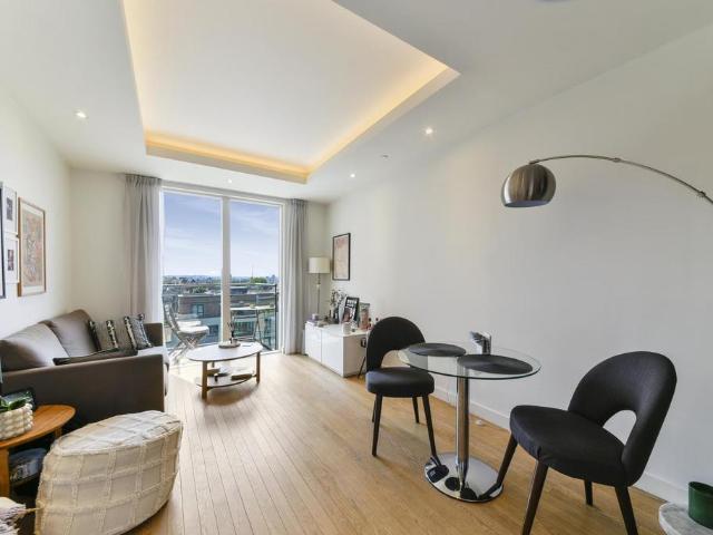 Park Vista Tower, 21 Wapping Lane. 1 bed apartment to rent £2,396 pcm £553 pw