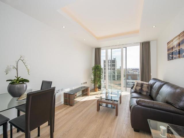 Park Vista Tower, 5 Cobblestone Square, Wapping E1W, 1 bed terraced house to rent, £2,400 pcm | PrimeLocation