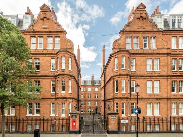 Park Walk, London SW10 2 bed flat to rent £4,000 pcm £923 pw