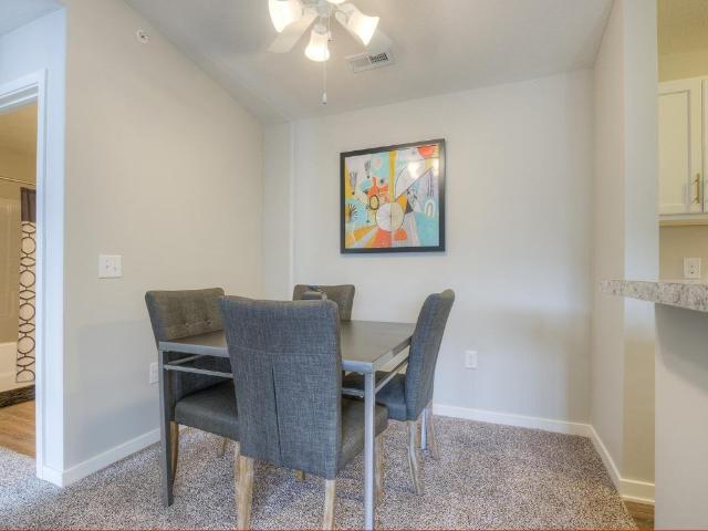 Park West 2 Bedroom Apartment for Rent at 10901 Jaynes Plz, Omaha, NE 68164 Rambleridge