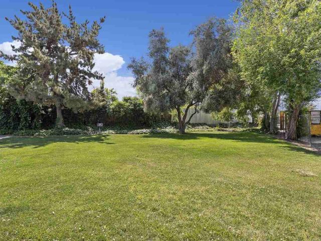 Park West 2 Bedroom Apartment for Rent at 2407 W Alamos Ave, Fresno, CA 93705