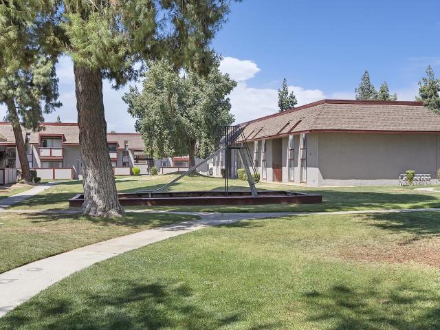 Park West 2 Bedroom Apartment for Rent at 2407 W Alamos Ave, Fresno, CA 93705