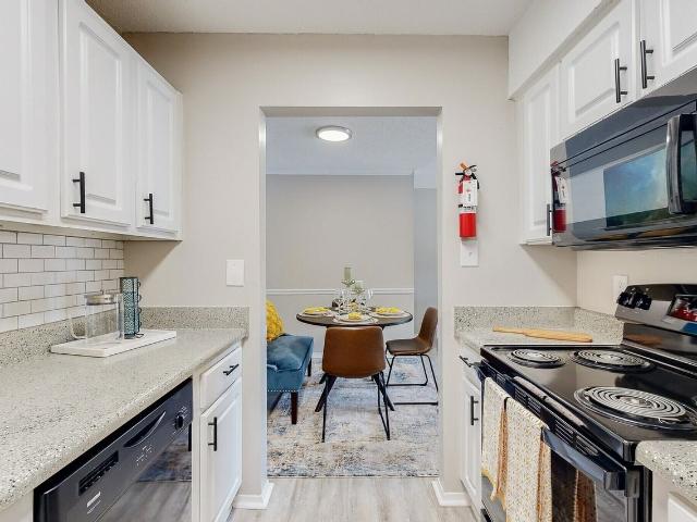 Park West Apartments 2 Bedroom Apartment for Rent at 1663 Hillcrest Rd, Mobile, AL 36695 Claremont