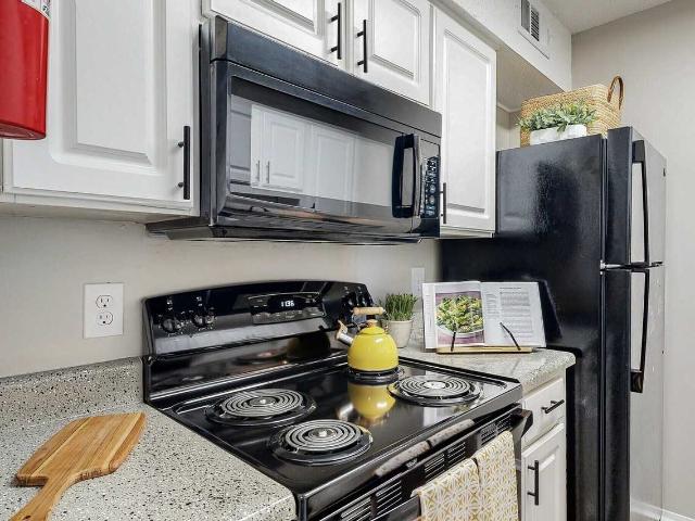 Park West Apartments 2 Bedroom Apartment for Rent at 1663 Hillcrest Rd, Mobile, AL 36695 Claremont