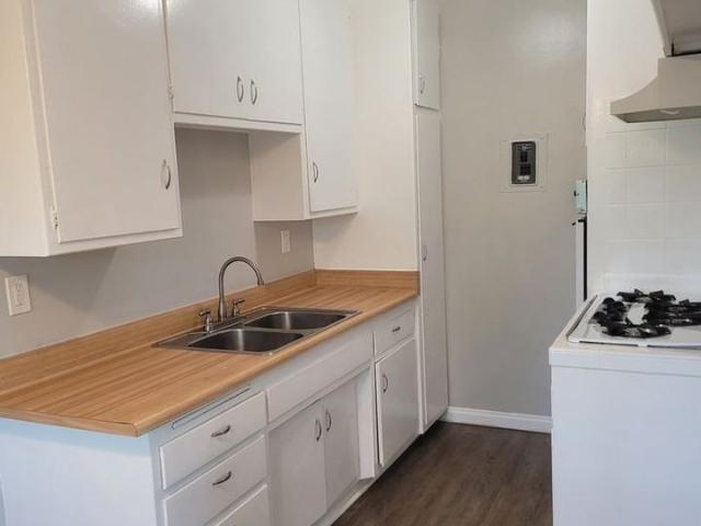 PARK WEST APARTMENTS 2 Bedroom Apartment for Rent at 1835 W West Ave, Fullerton, CA 92833